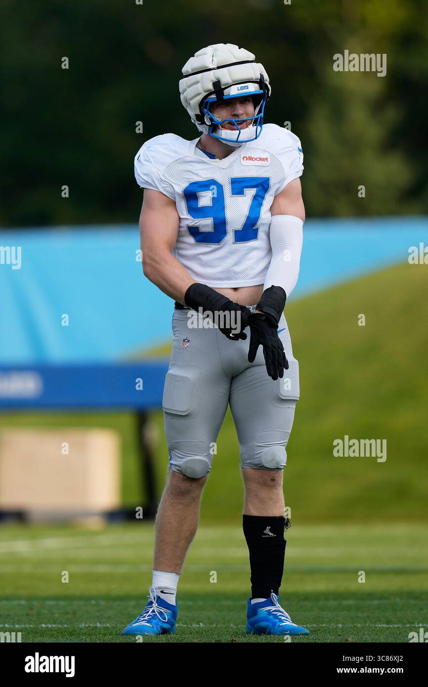 Detroit Lions defensive end Aidan Hutchinson warms up during NFL ...