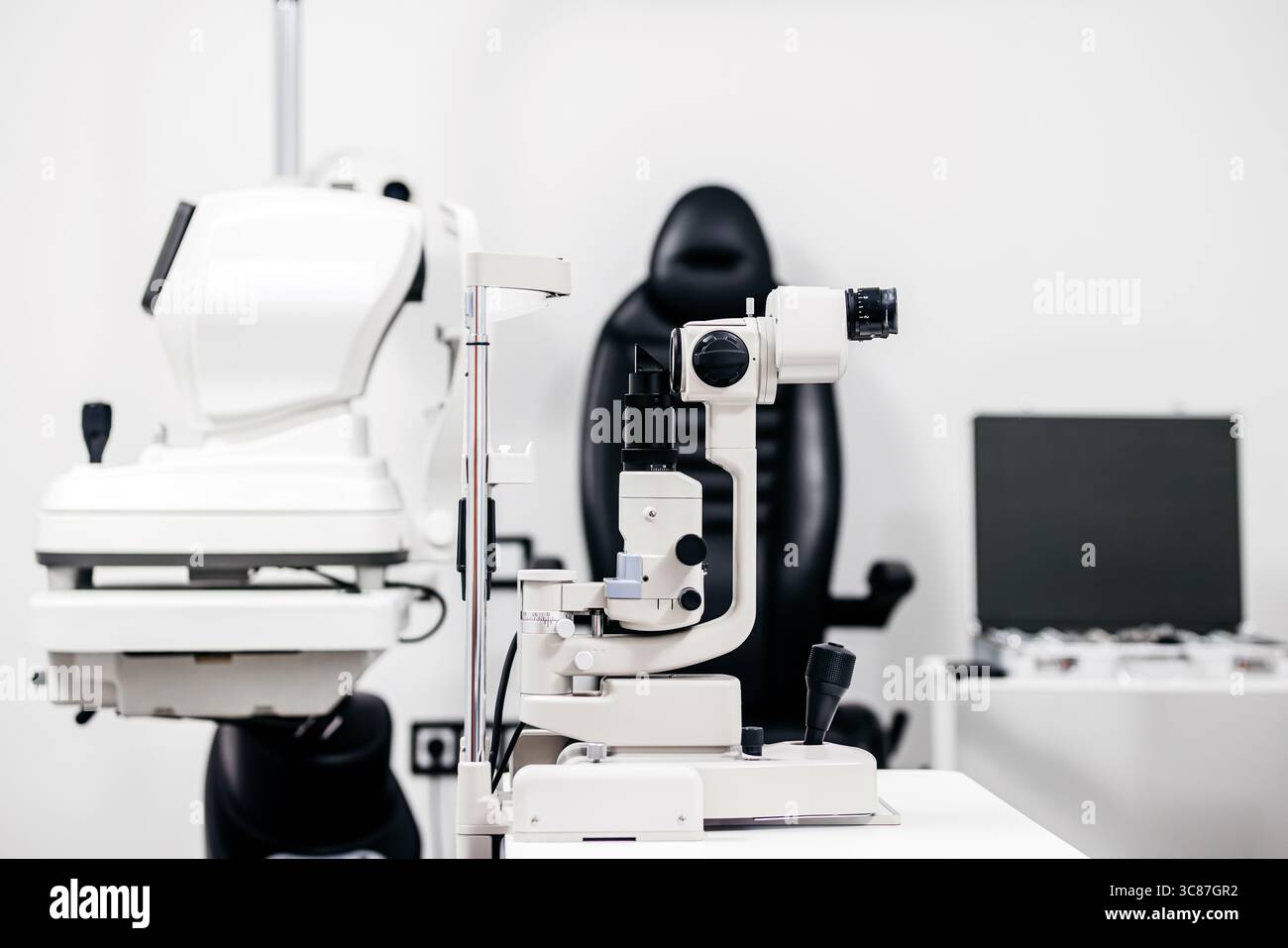 Ophthalmology examination room showcases hi-res stock photography and ...