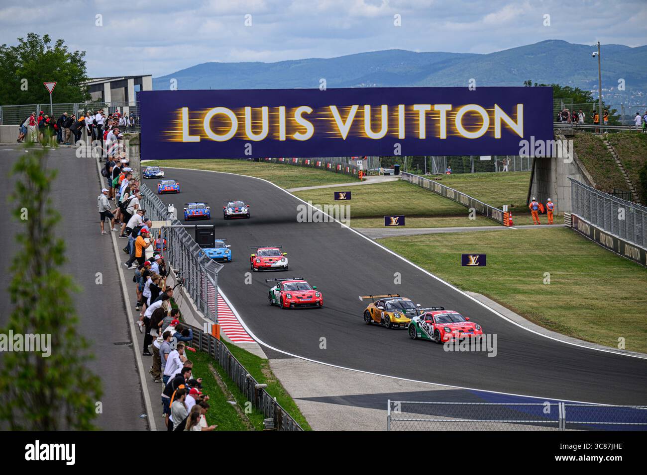 #8 Dirk Schouten (NLD, Dinamic Motorsport), #5 Gustav Burton (GBR, Team ...