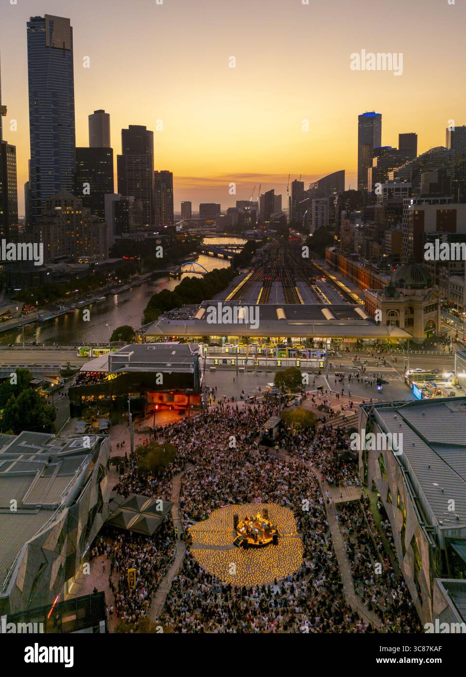 Aerial view of a crowd gathered around a vehicle in Federation Square ...