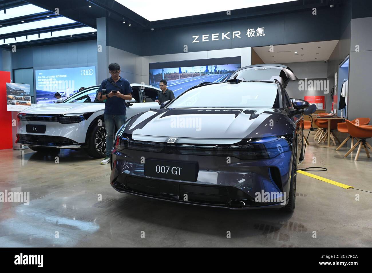 Shenzhen ZEEKR electric vehicle shop The electric vehicle of China ...