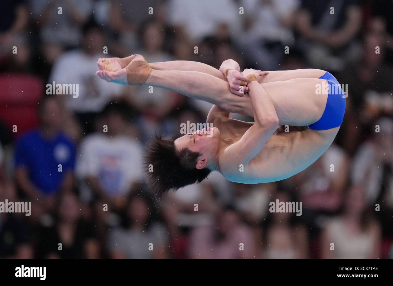 (250803) -- SINGAPORE, Aug. 3, 2025 (Xinhua) -- Zhu Zifeng of China ...