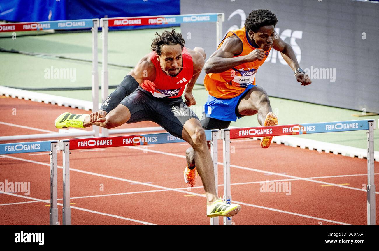 HENGELO - Winner Job Geerds during 110 meter hurdles at the NK ...