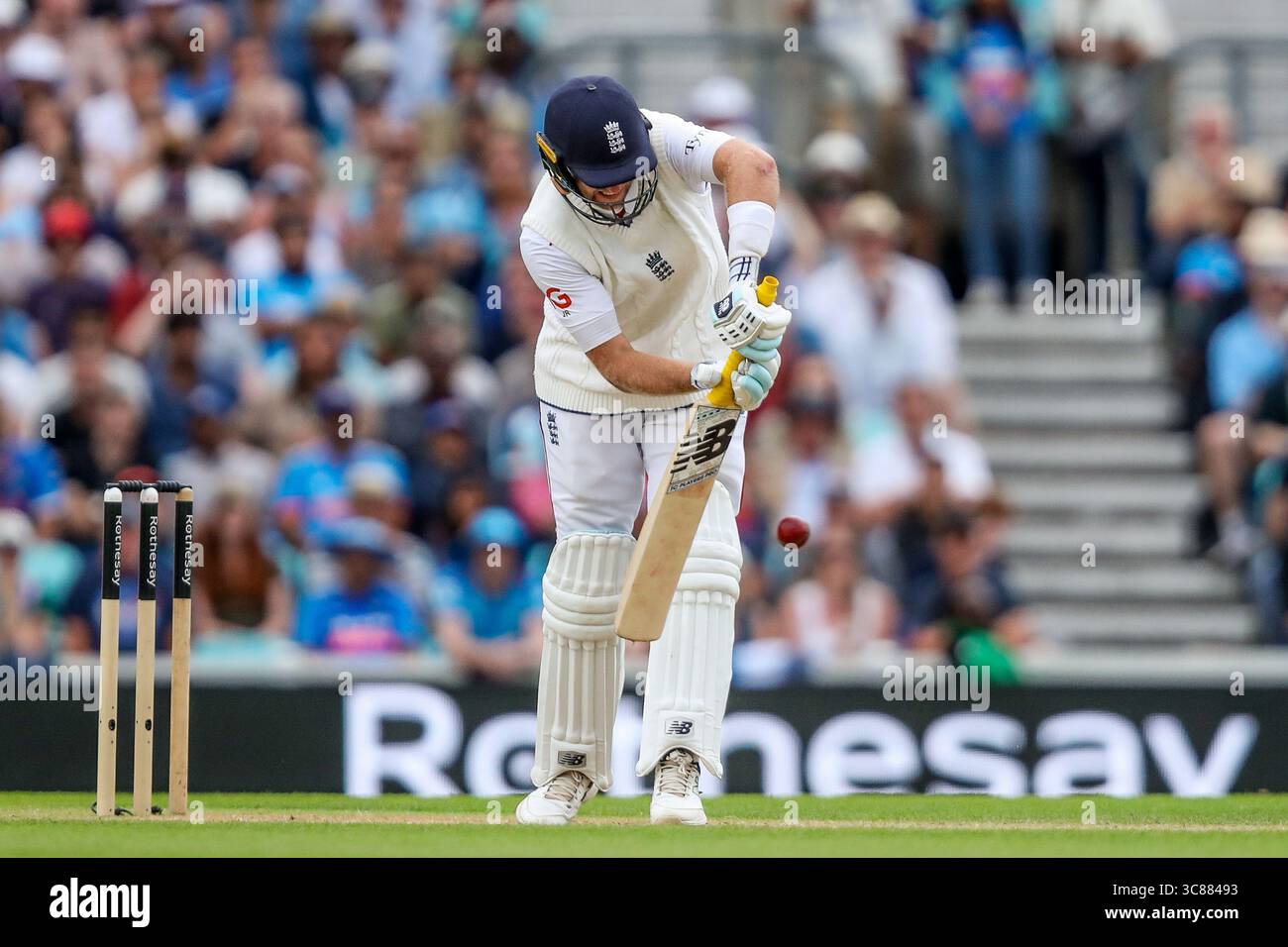 Joe Root of England bats during the 5th Rothesay Test Match day 4 ...