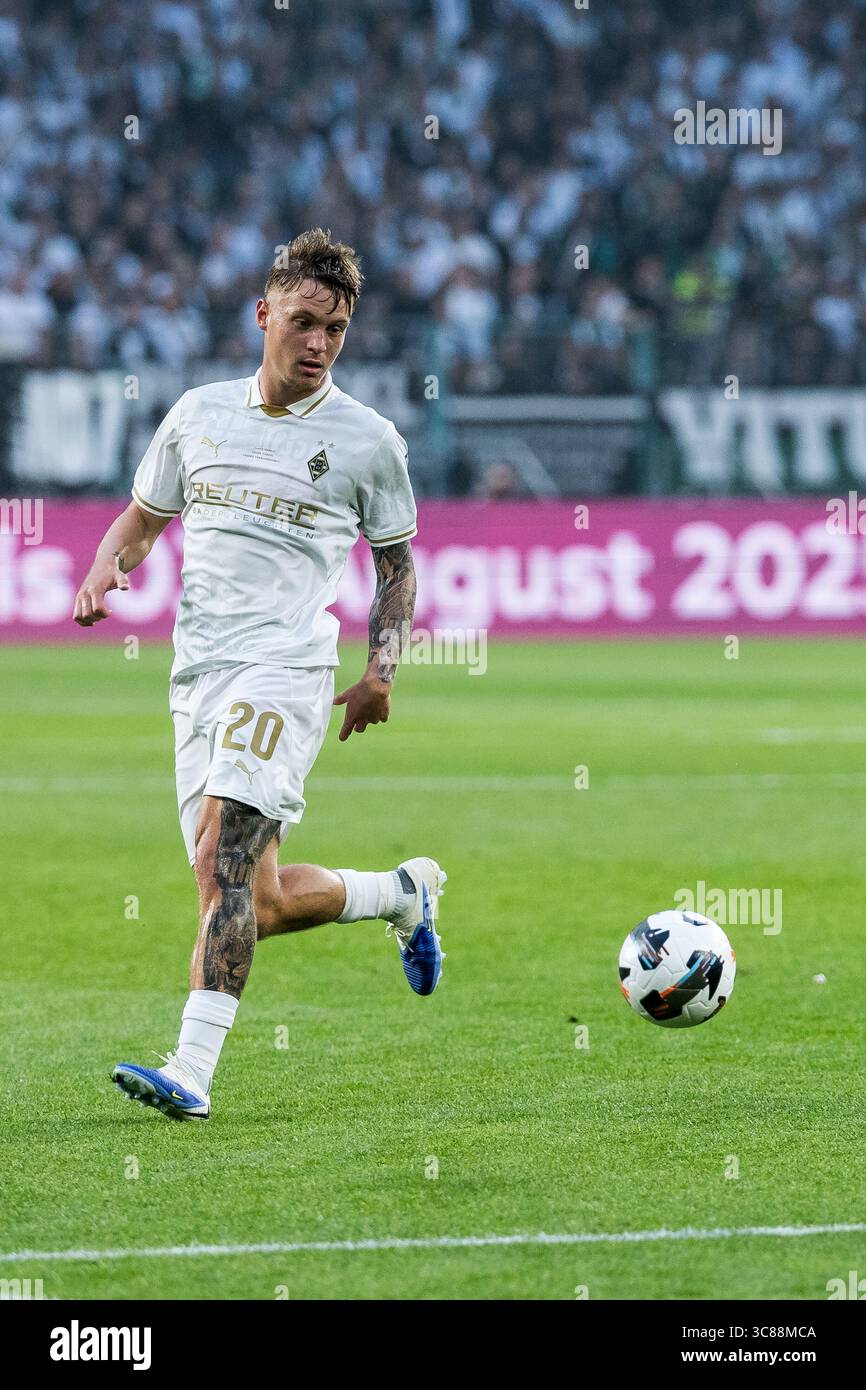 Luca Netz (Borussia M?nchengladbach, 20) am Ball 125 Jahre Borussia M?nchengladbach, Borussia M ...