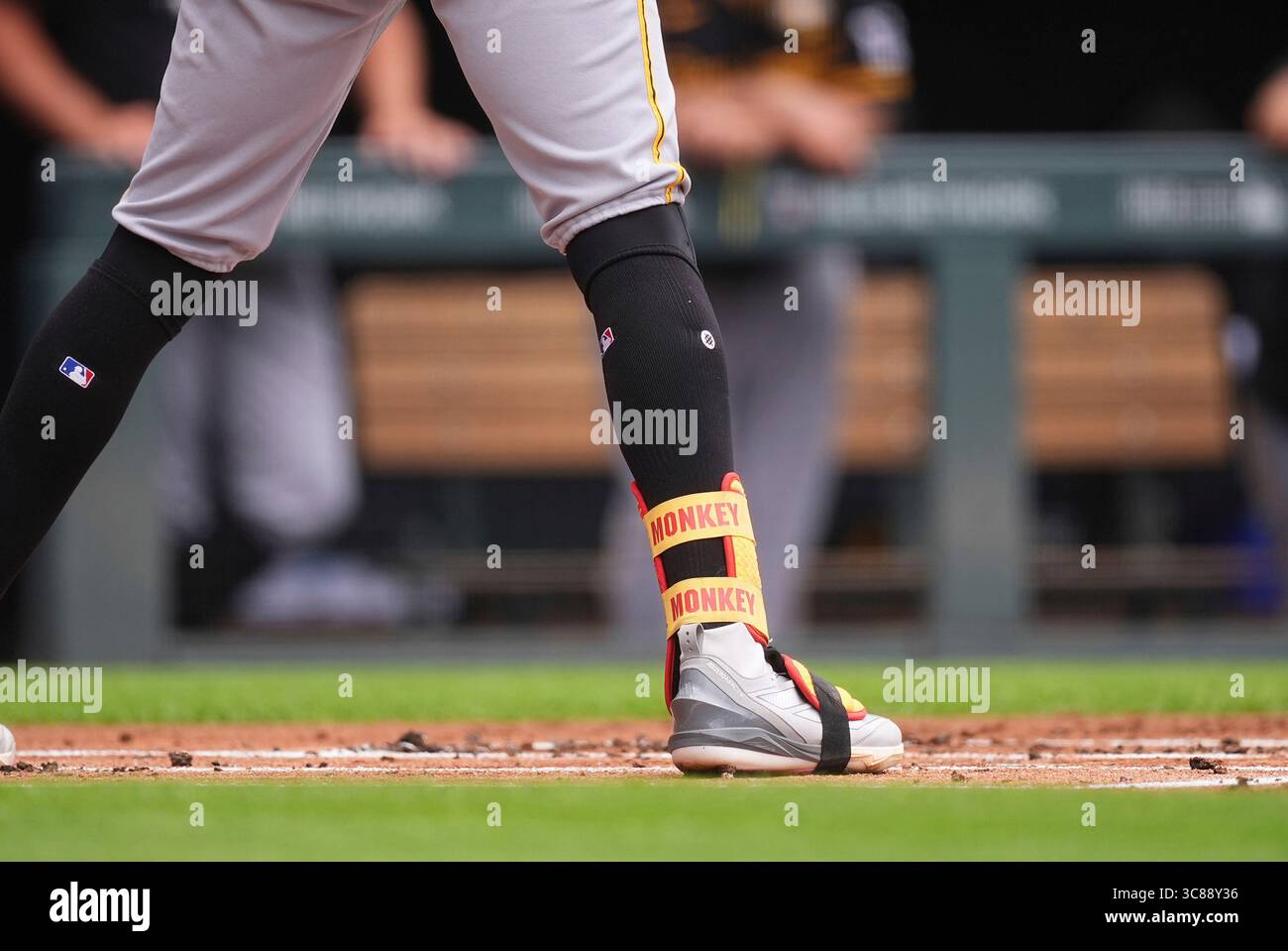 Pittsburgh Pirates center fielder Oneil Cruz (15) wears a foot and ...