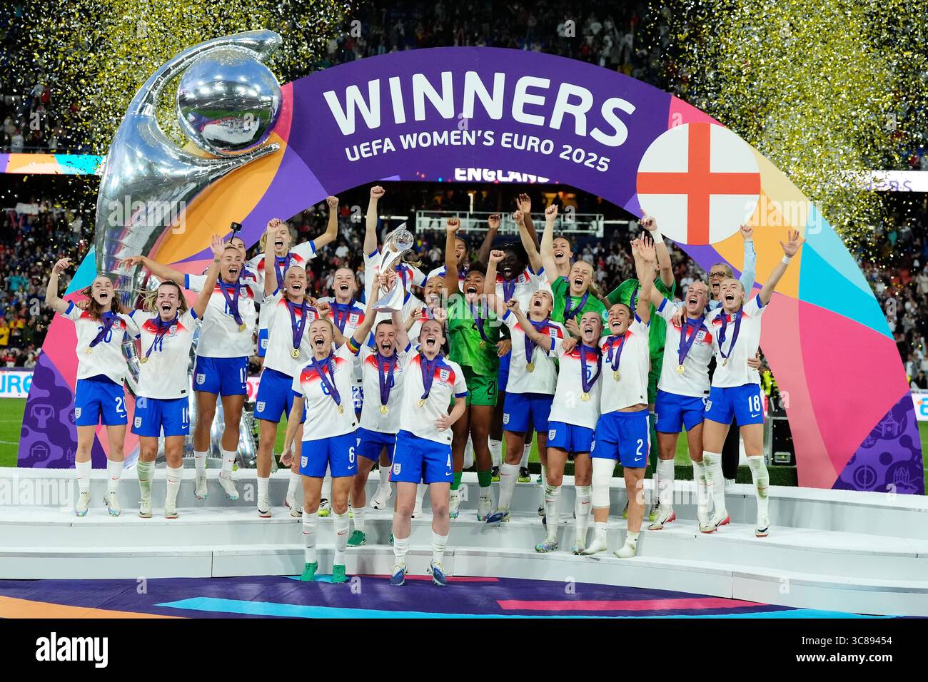 Women's euro trophy lift hi-res stock photography and images - Alamy