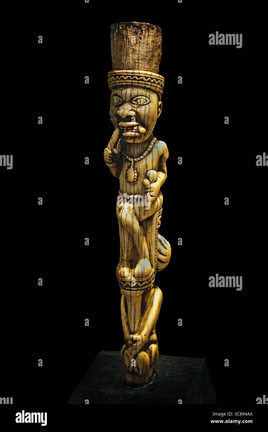 Yombe sculpture hi-res stock photography and images - Alamy