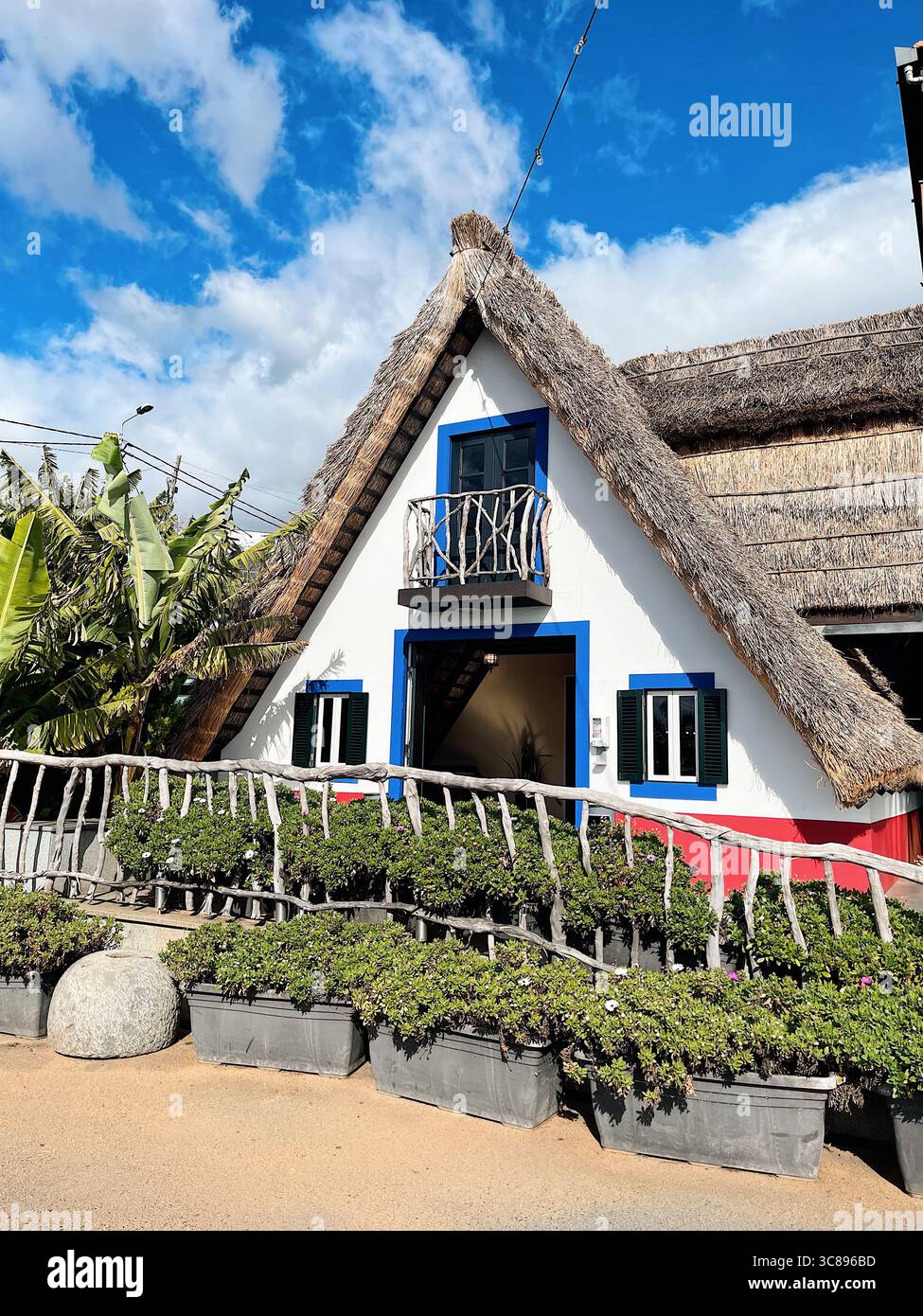 Traditional house madeira island hi-res stock photography and images ...