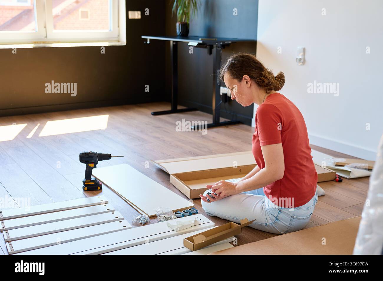 Floor woman detail box hi-res stock photography and images - Alamy