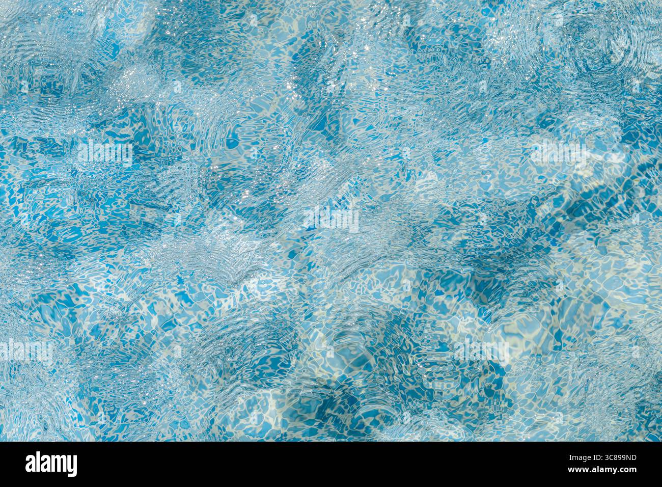 Pristine swimming pool glistens hi-res stock photography and images - Alamy