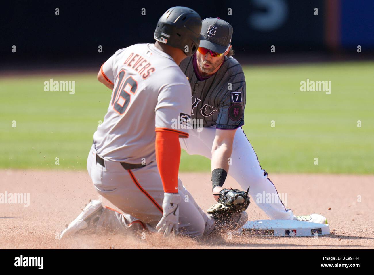 New York Mets second baseman Jeff McNeil, right, tags out San Francisco ...