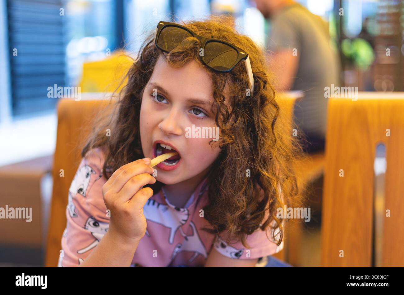 child girl eats fast food Stock Photo - Alamy