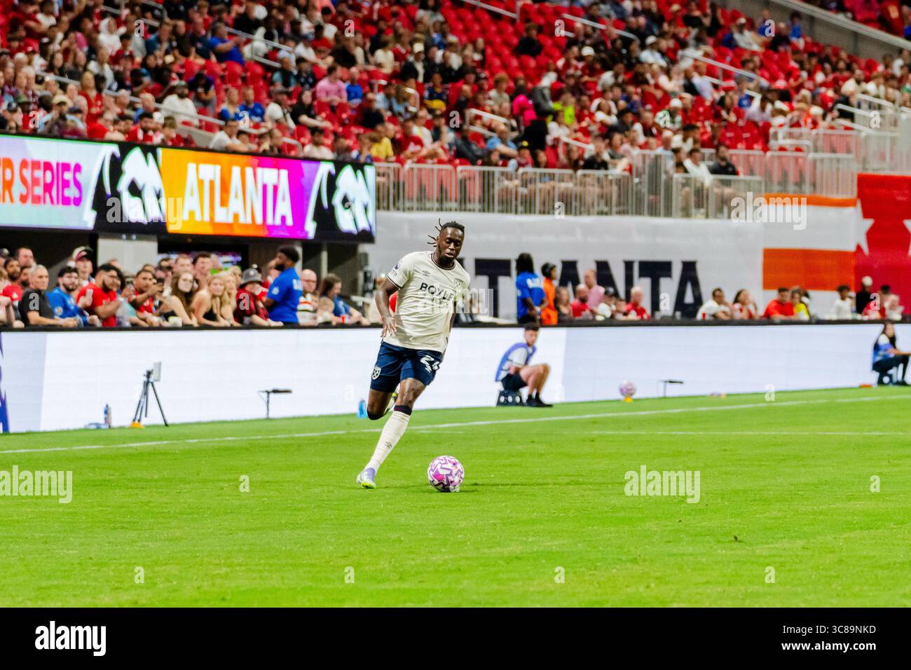 August 3, 2025, Atlanta, Georgia, USA: Defender AARON WAN-BISSAKA #29 ...
