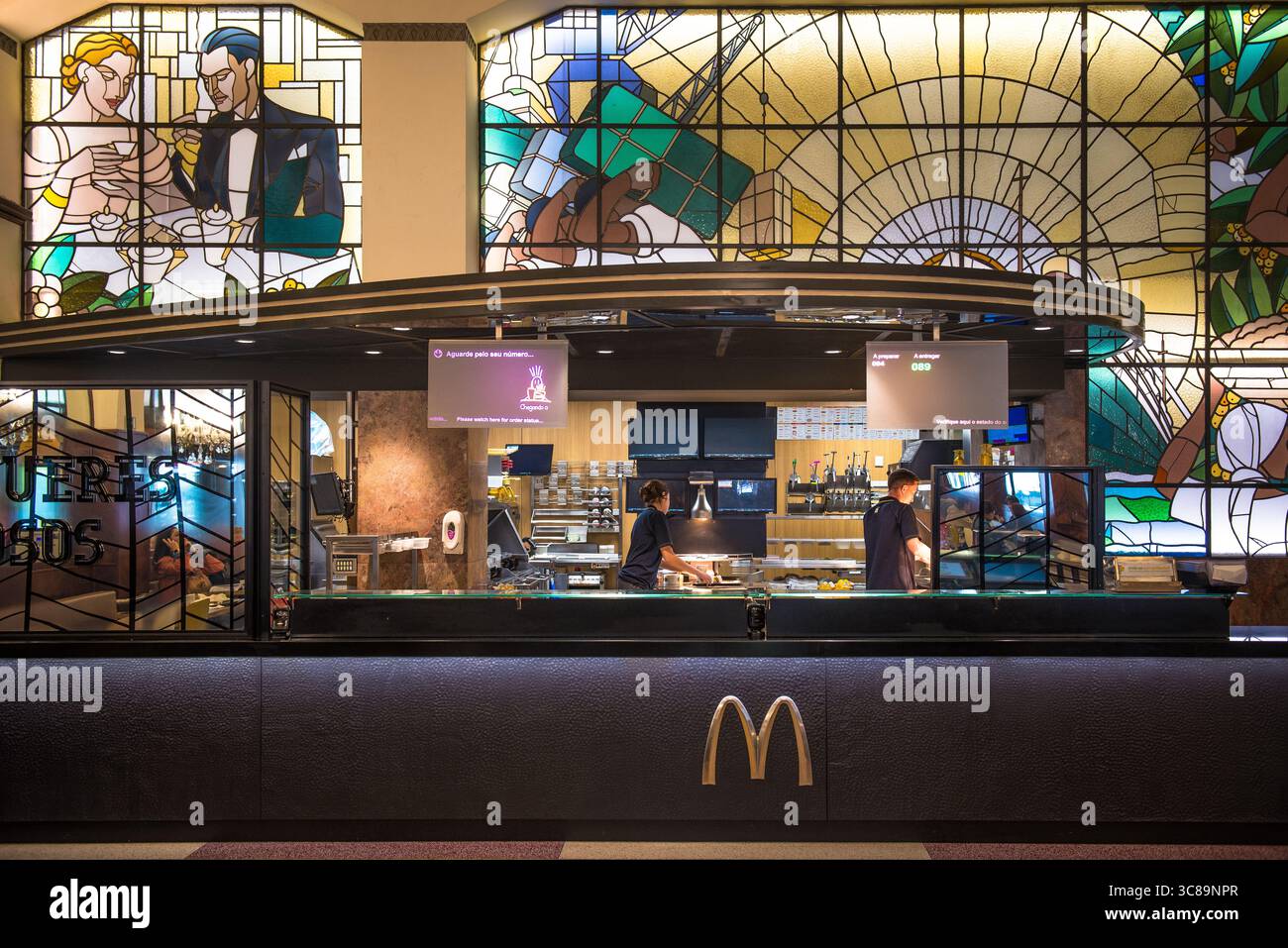 Counter area mcdonalds hi-res stock photography and images - Alamy