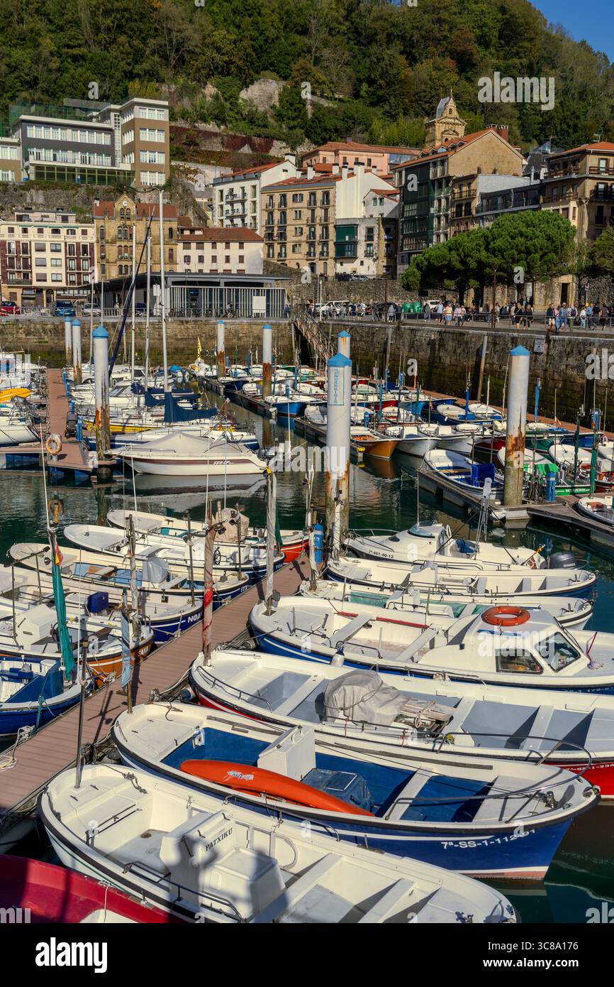 Marina filled yachts sailboats on hi-res stock photography and images ...