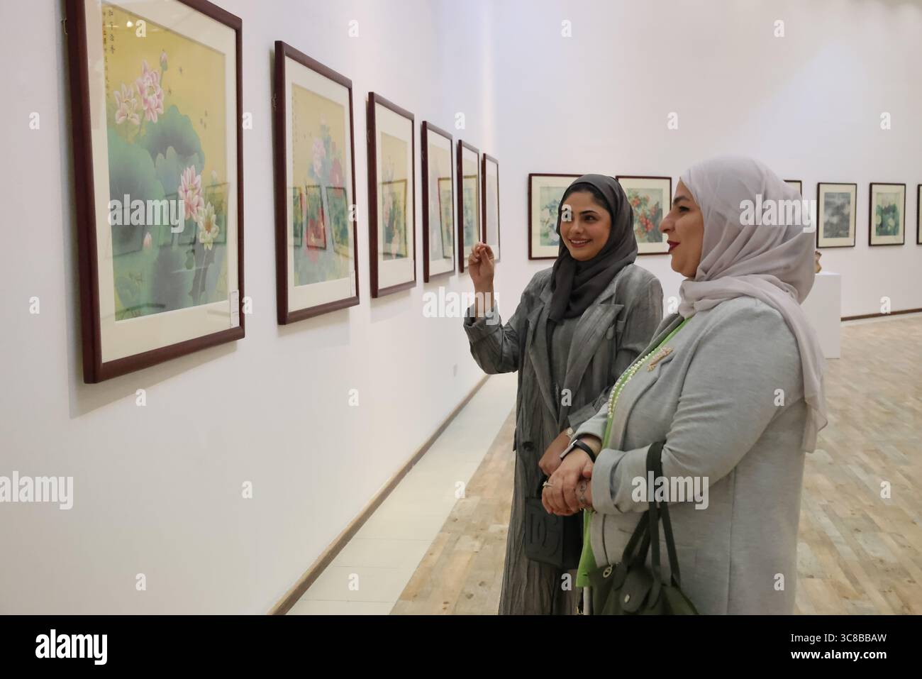 (250804) -- MANAMA, Aug. 4, 2025 (Xinhua) -- Visitors view paintings at ...