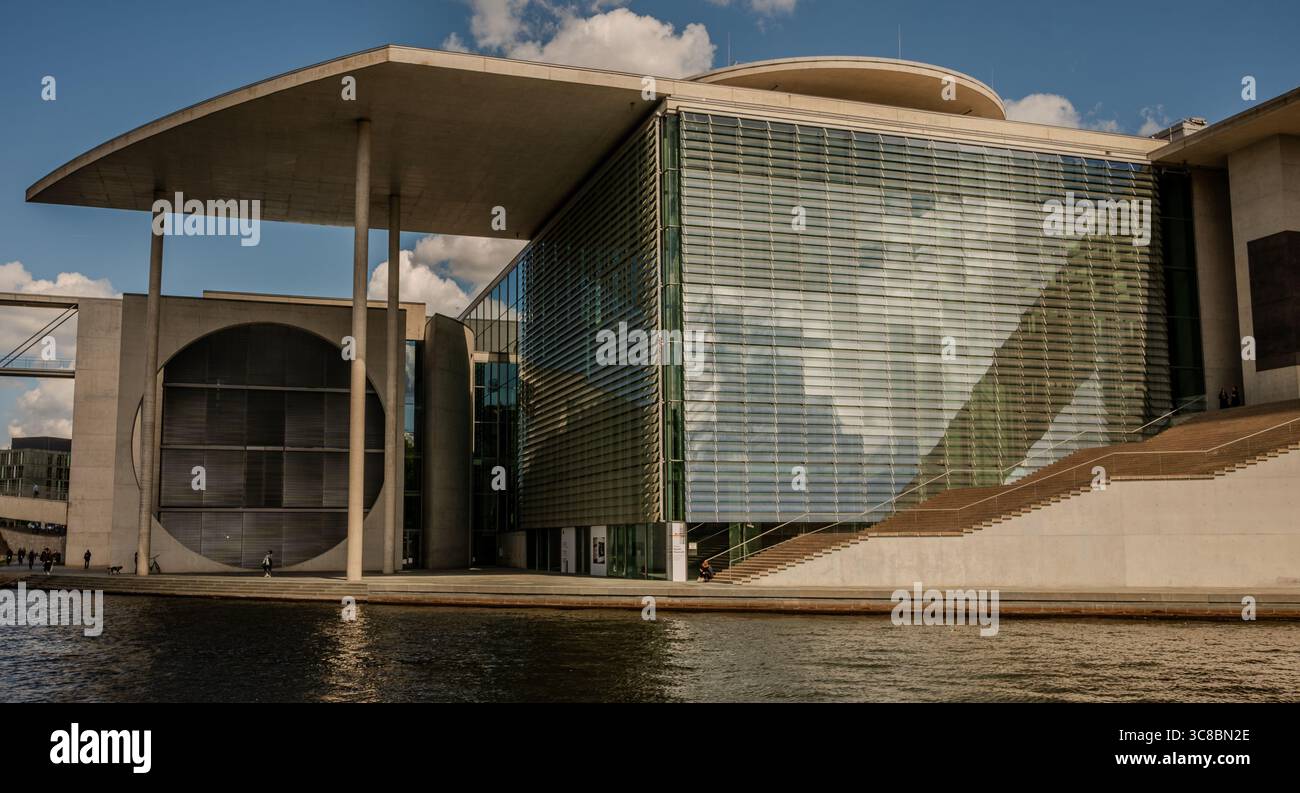 Modern Architecture Meets Waterway in Berlin’s Government District ...