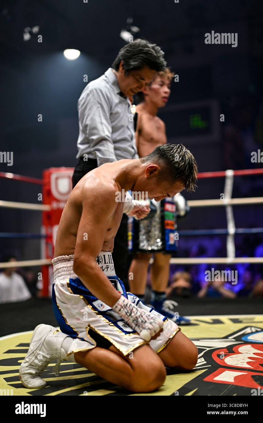 Challenger Shigetoshi Kotari looks dejected as champoin Yamato Hata ...