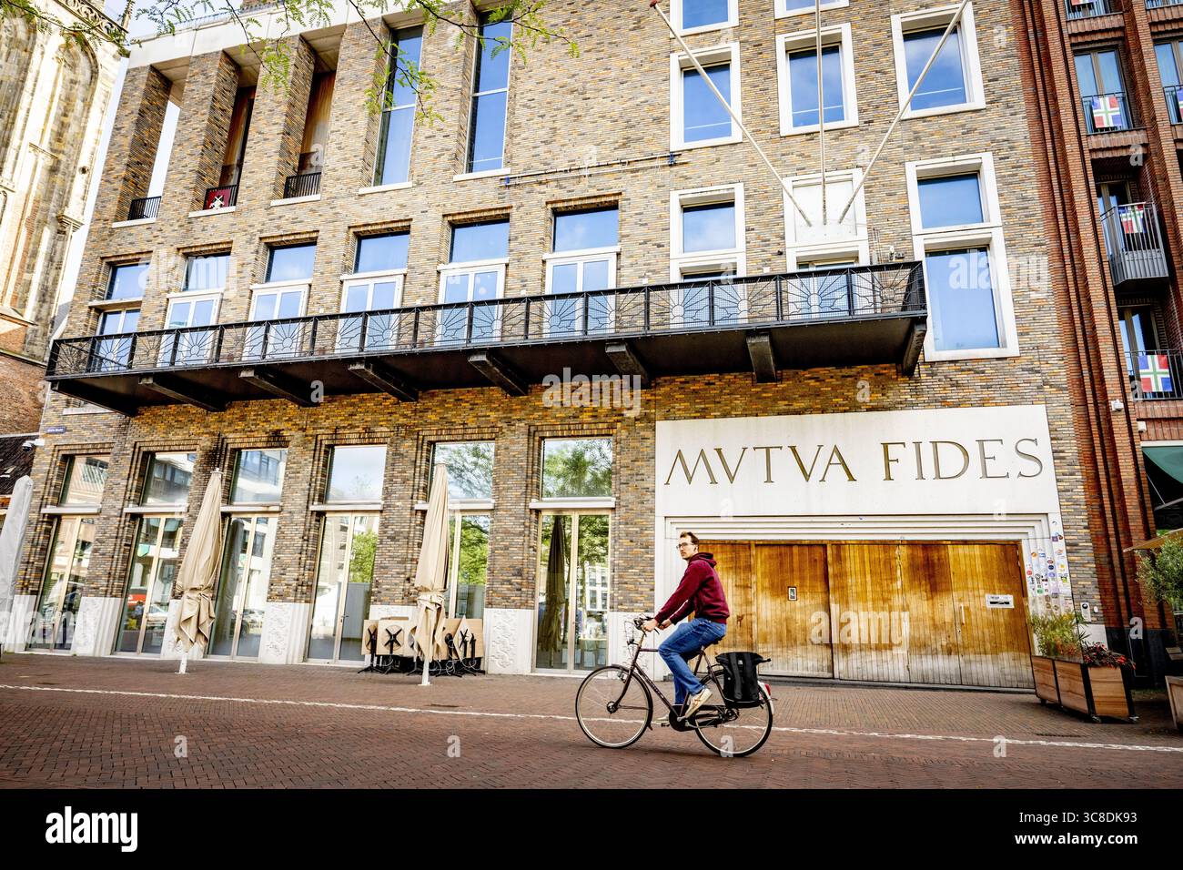 GRONINGEN - Groninger Studenten Corps Vindicat atque Polit, or Vindicat ...