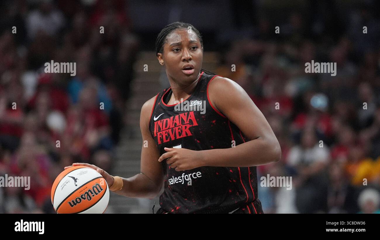 Indiana Fever forward Aliyah Boston (7) plays against the Phoenix ...