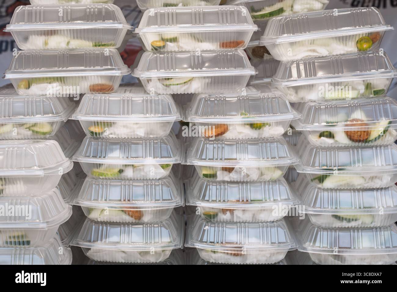 Meals plastic containers stack hi-res stock photography and images - Alamy