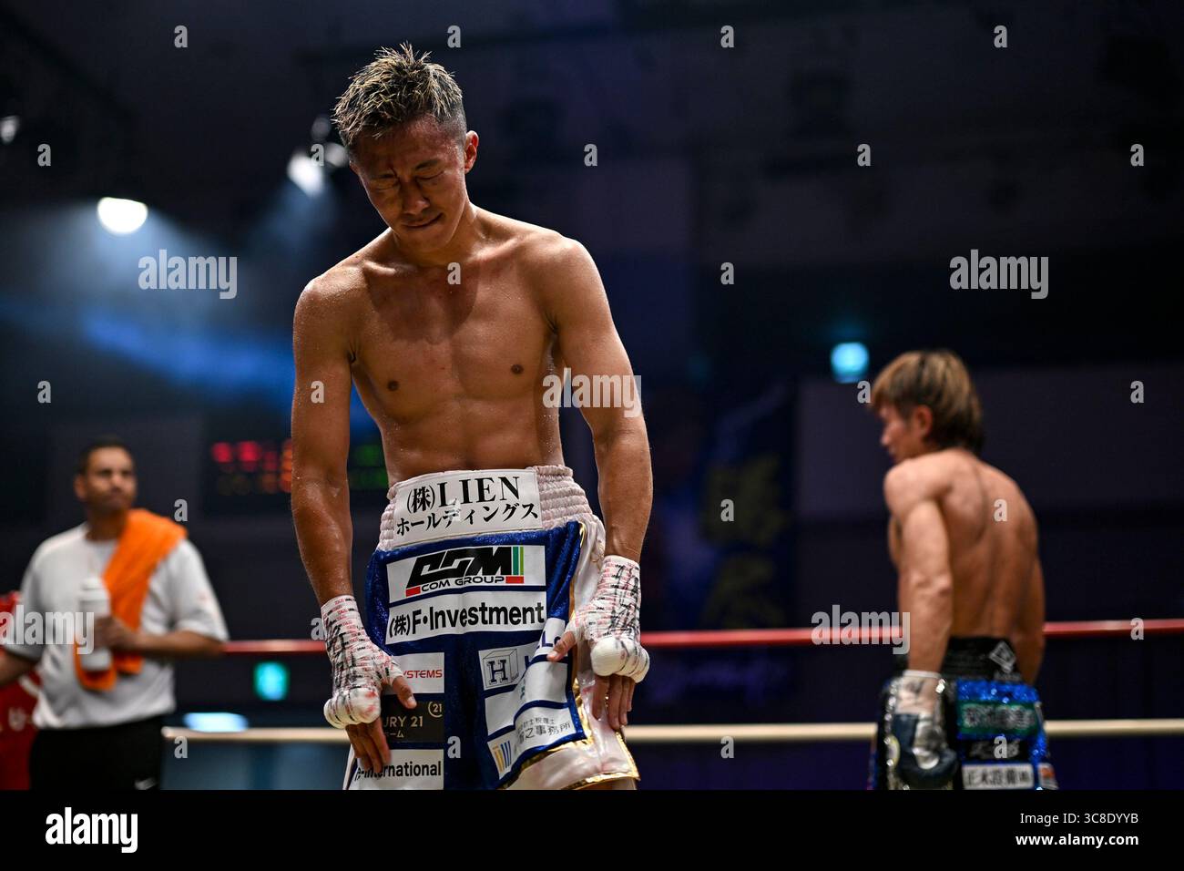 Challenger Shigetoshi Kotari looks (L) dejected as champoin Yamato Hata ...