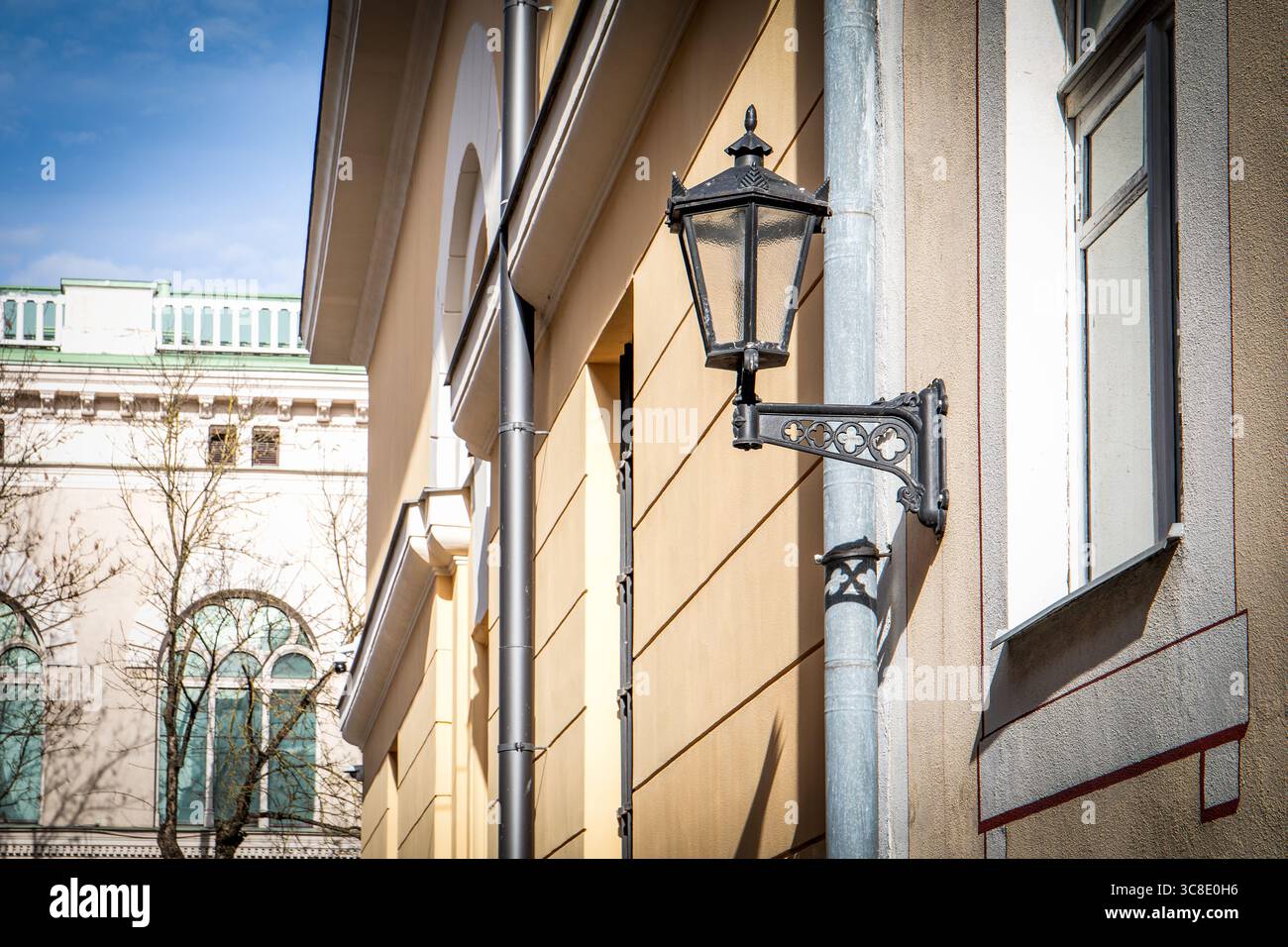 Historic Street Lantern Mounted on Classic Wall Stock Photo - Alamy