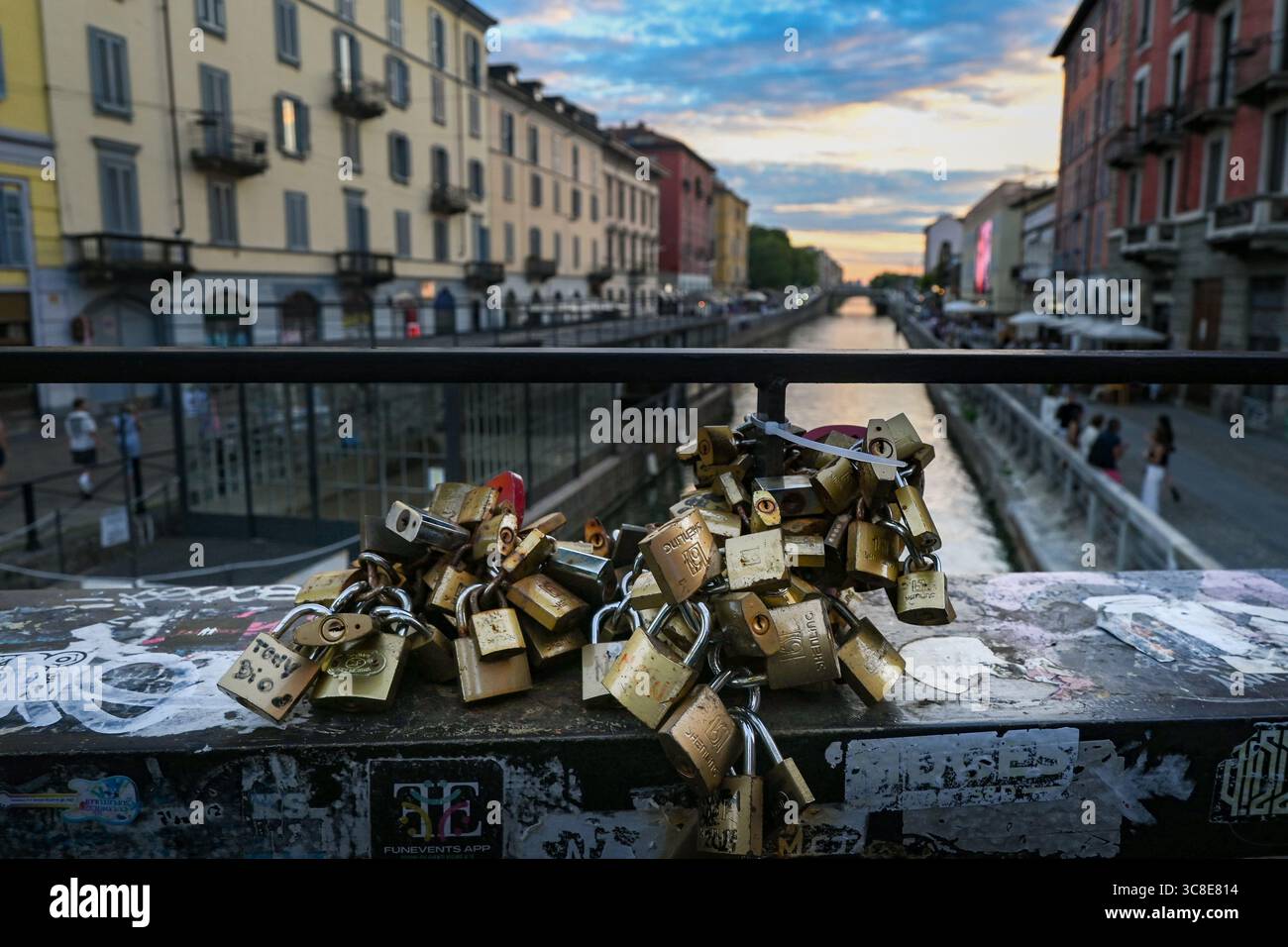 Night landscape on navigli milan hi-res stock photography and images ...