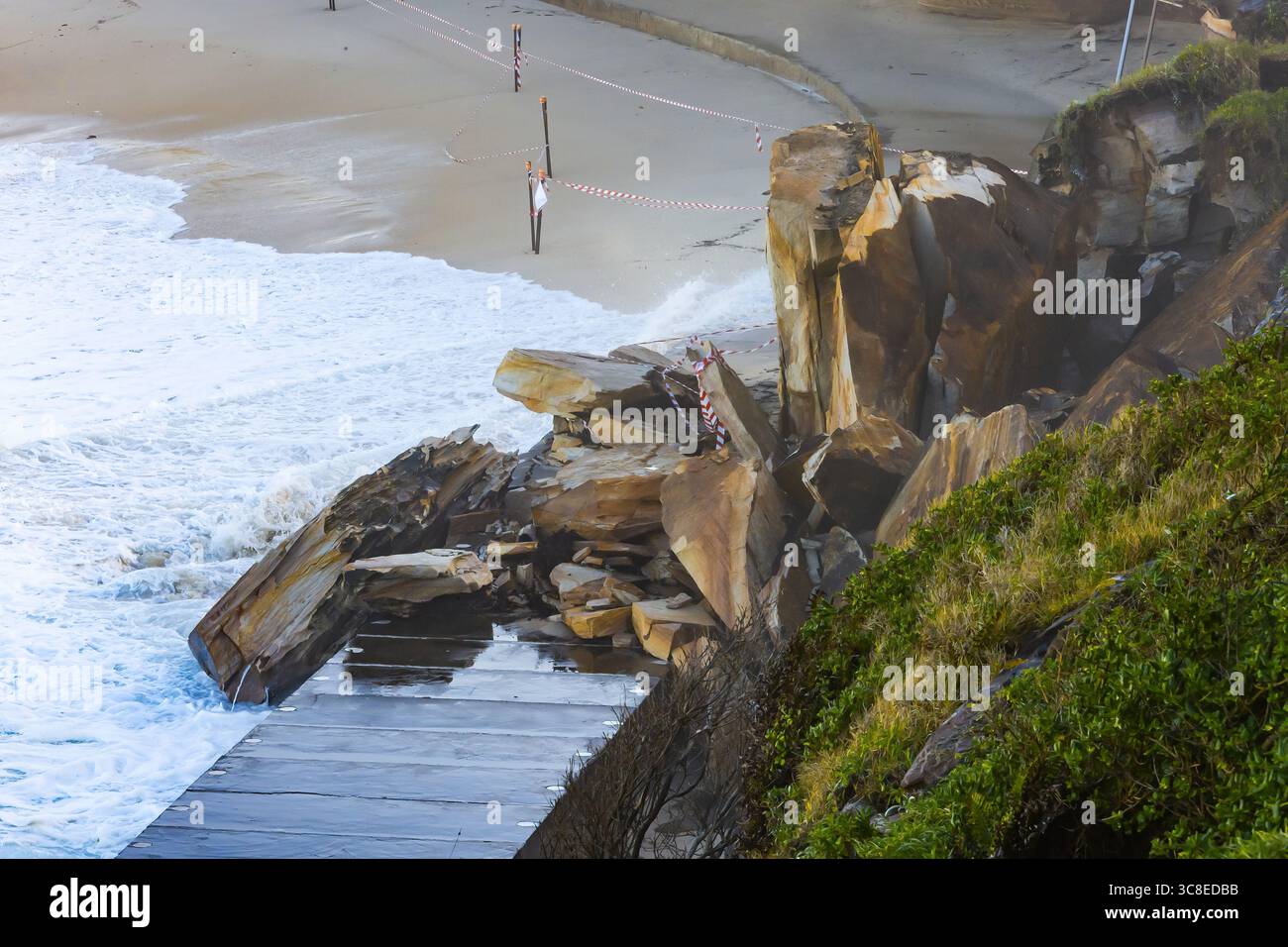 Bronte Beach Sydney, Australia. 4th August 2025. A significant rockfall ...