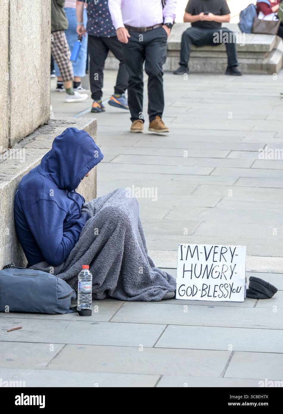 London, UK. Homeless man begging on London Bridge, July 2025 Stock ...