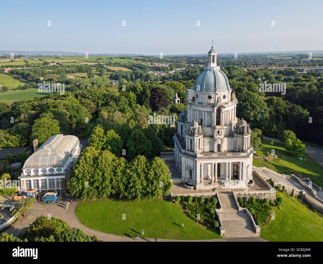 Ashton Memorial, and butterfly house, Williamson Park, Lancaster ...