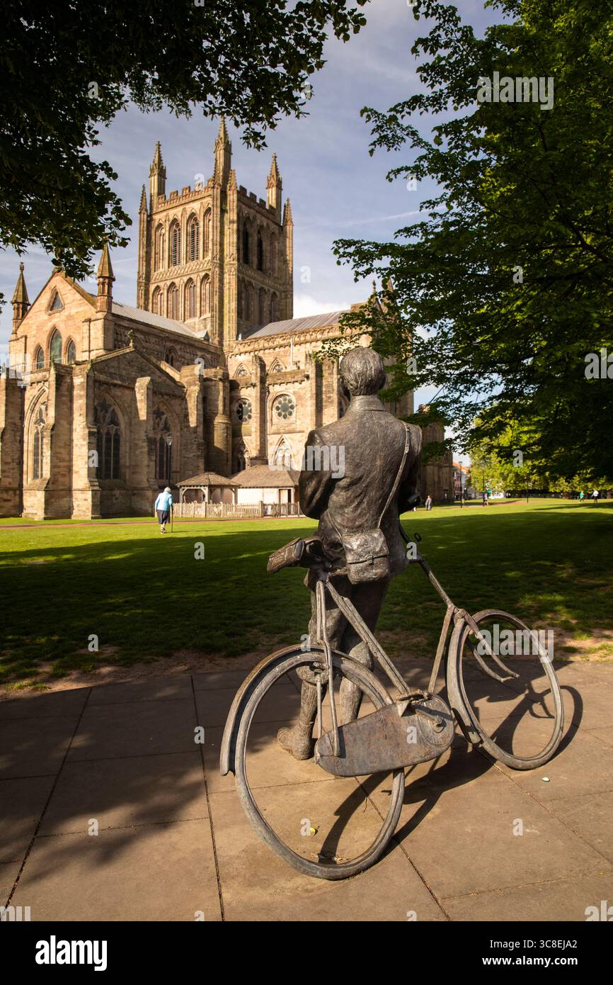 Elgar bicycle sculpture hi-res stock photography and images - Alamy