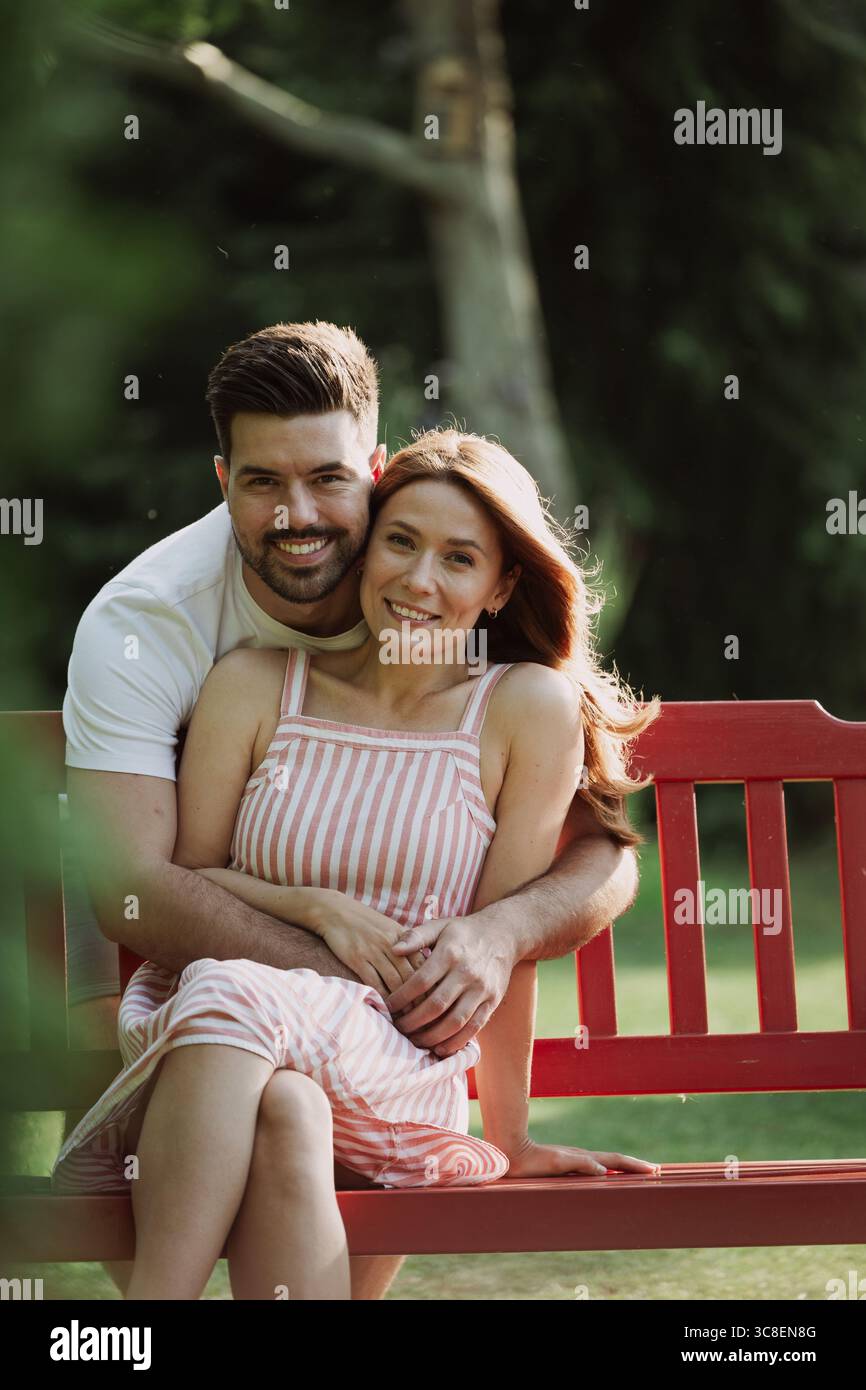 Beautiful woman from behind hi-res stock photography and images - Alamy