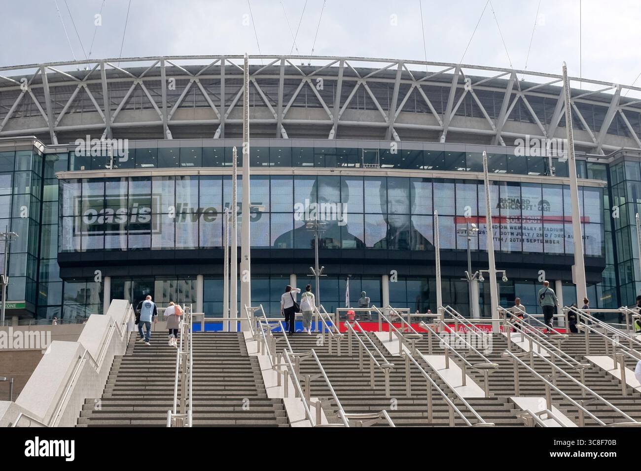 Oasis wembley august 2025 hi-res stock photography and images - Alamy