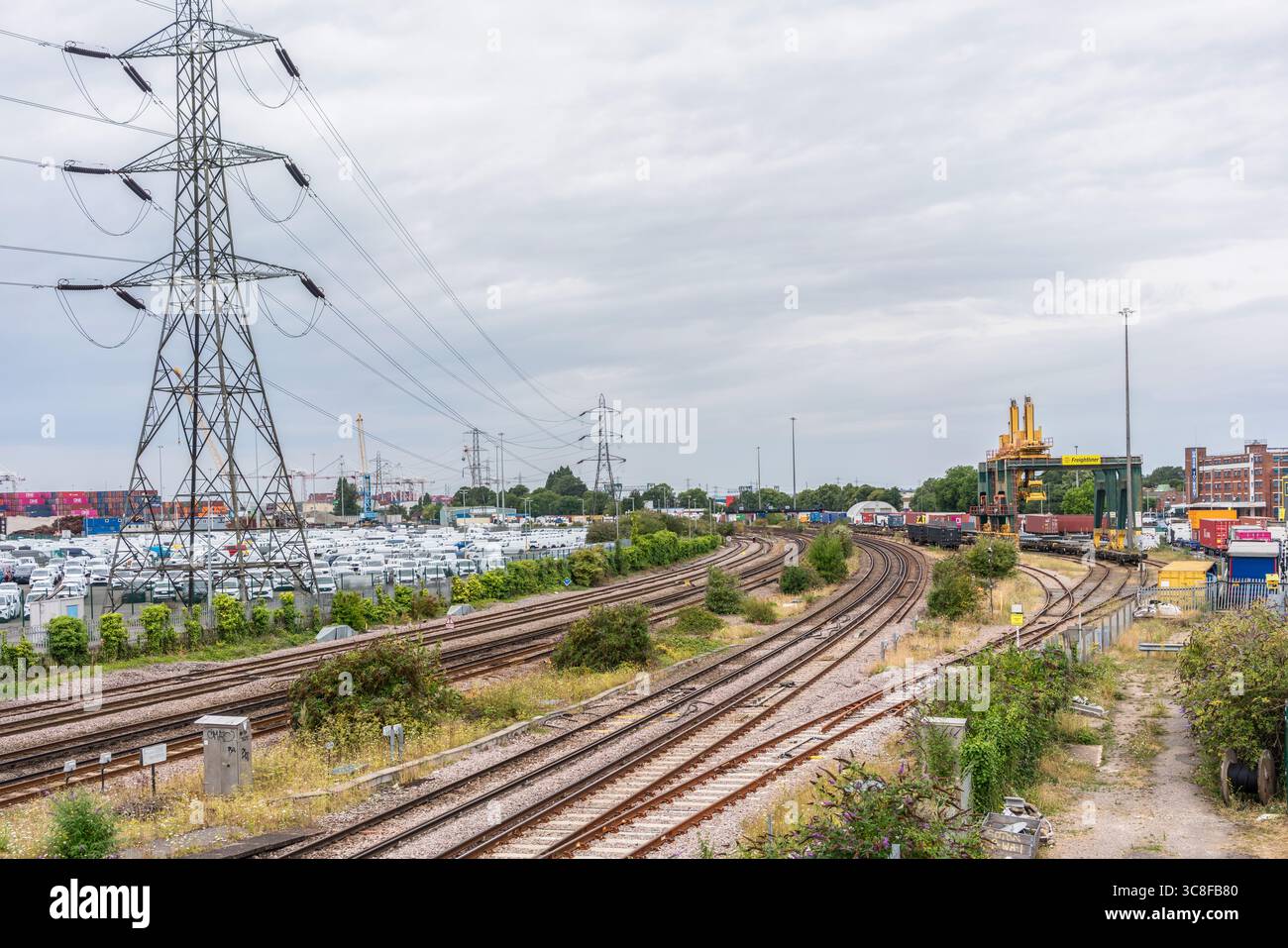 Southampton railway and freight railway lines near Southampton Docks ...