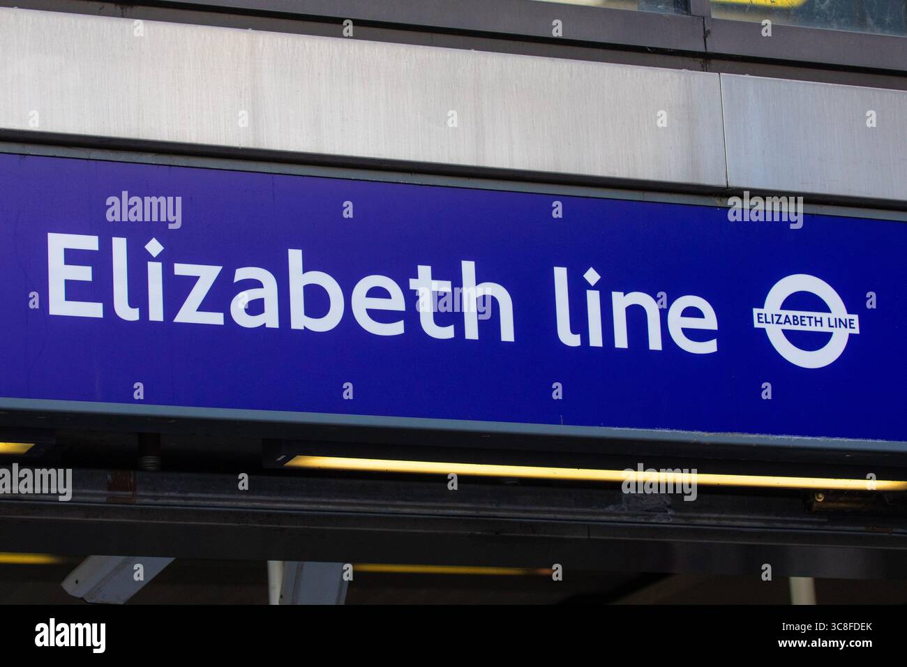 Central line logo hi-res stock photography and images - Alamy