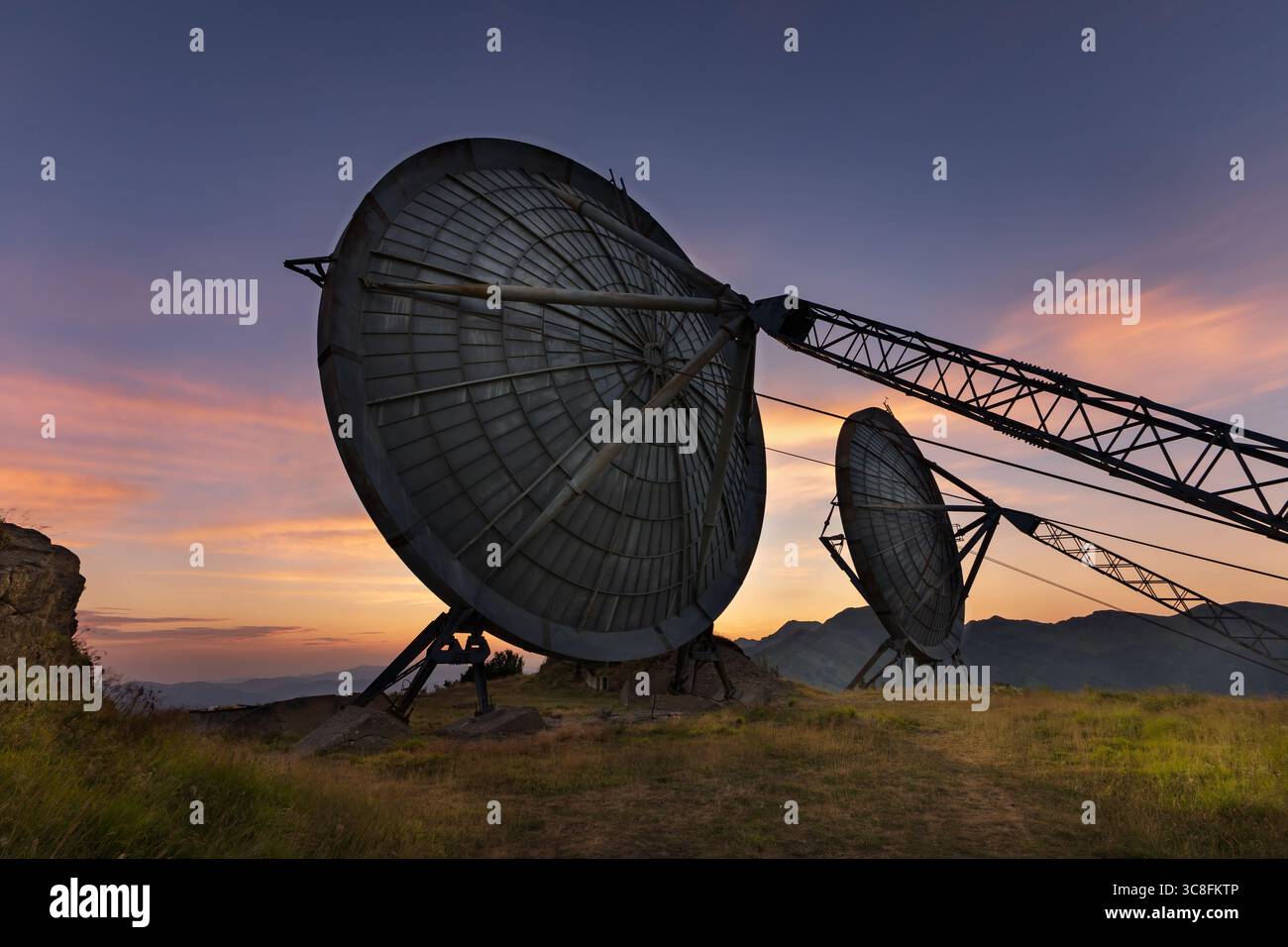 Abandoned satellite antennas hi-res stock photography and images - Alamy