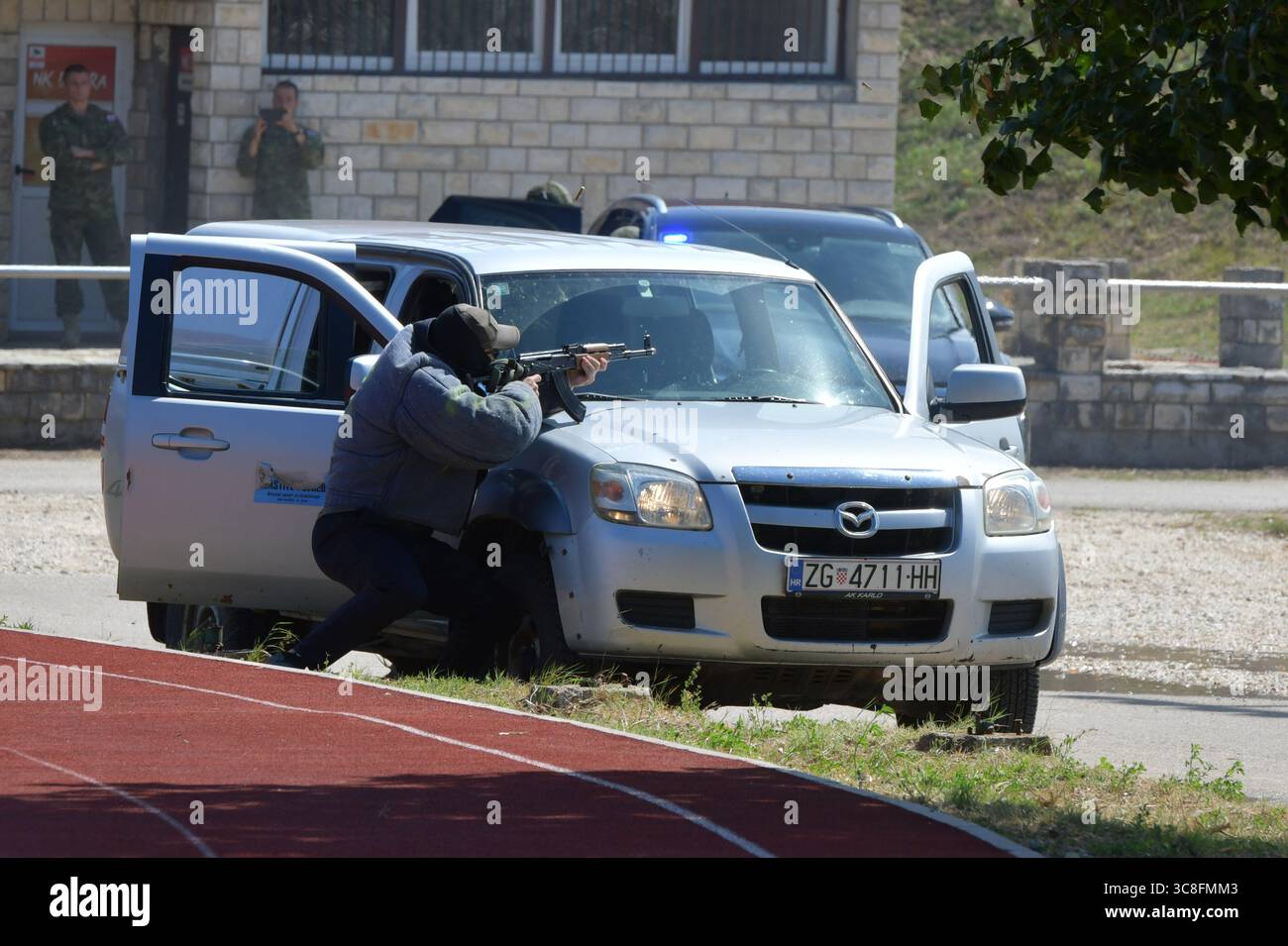 Demonstrated exercise of the Anti-Terrorist Police Unit held in Knin ...