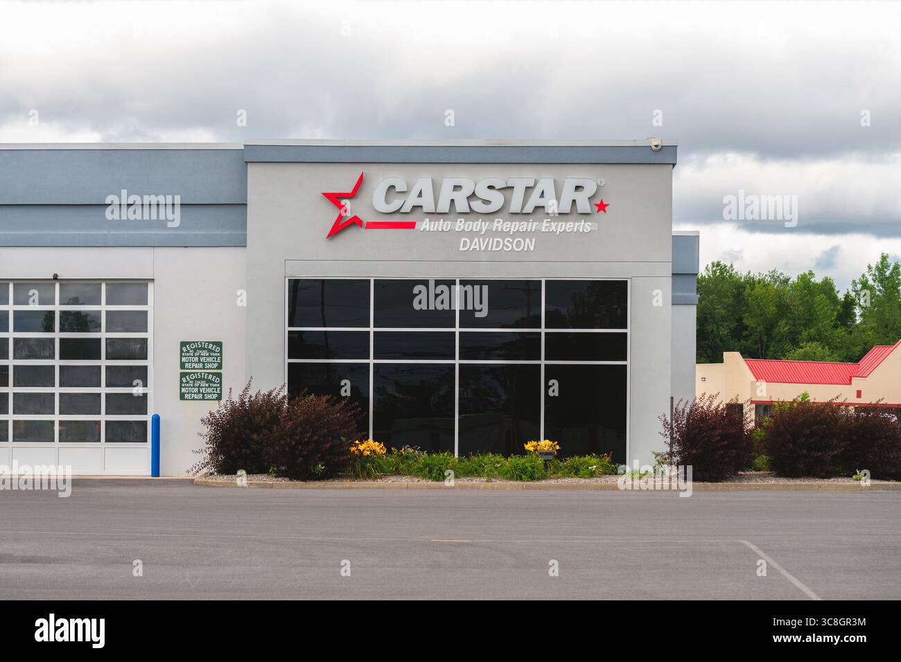 Auto body estimates hi-res stock photography and images - Alamy