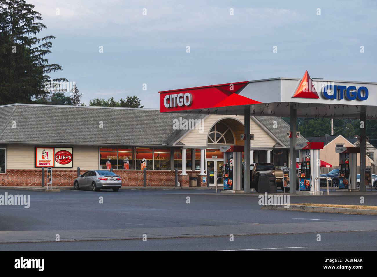 Refining shed hi-res stock photography and images - Alamy