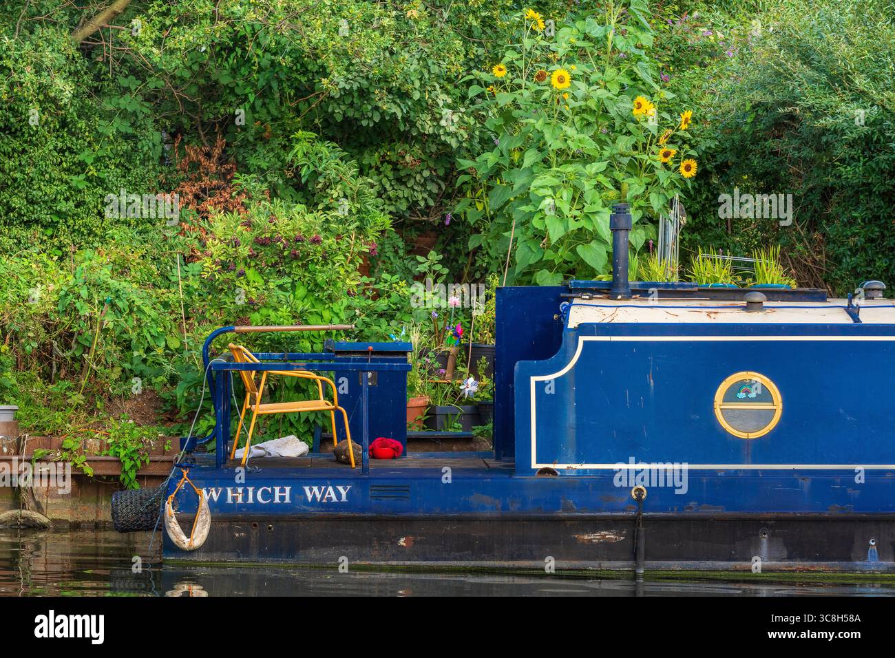 Alternative living space hi-res stock photography and images - Alamy
