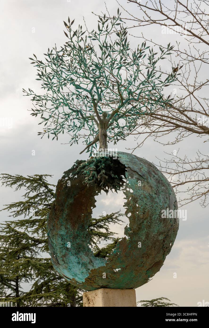 Monumental bronze sculpture “The Circle of Life” by Andrea Roggi in ...