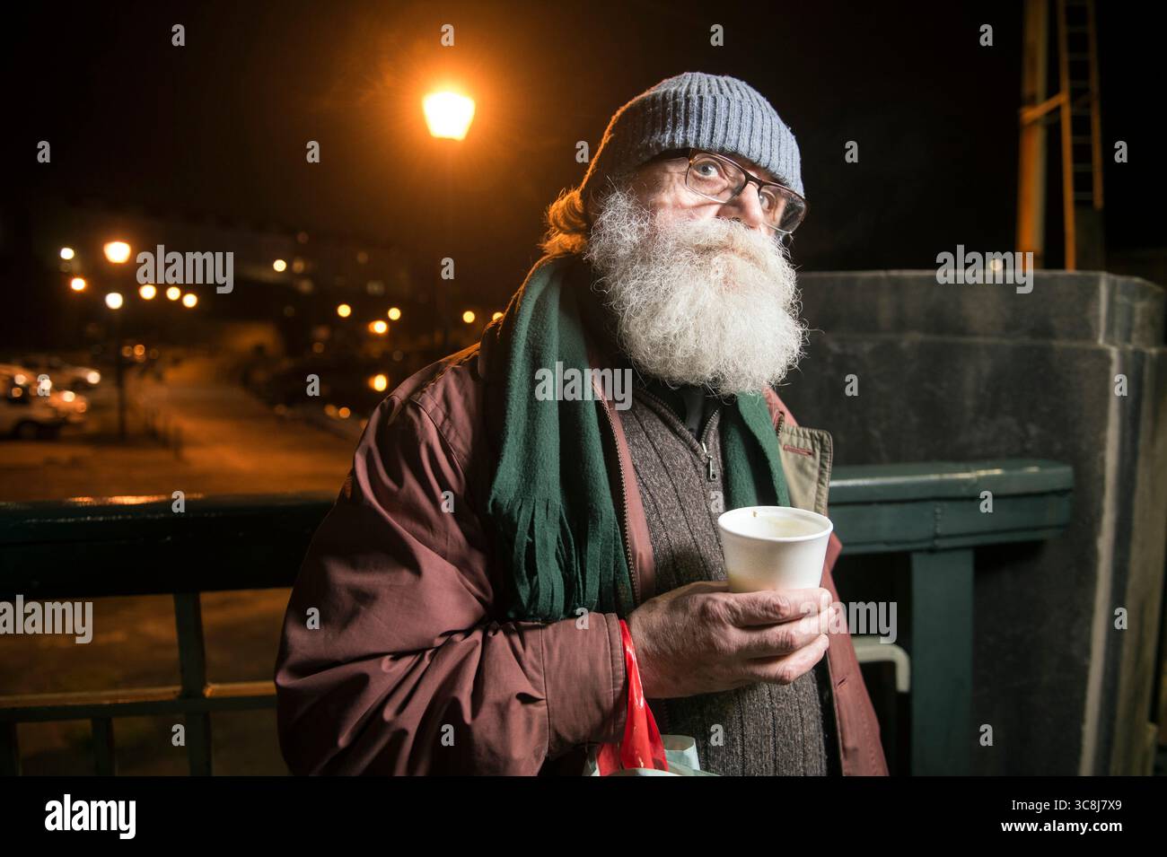 Homeless man drinking hot hi-res stock photography and images - Alamy
