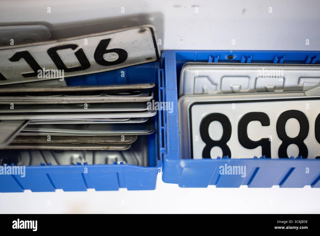 ILLUSTRATION - 04 August 2025, Berlin: Old license plates of ...
