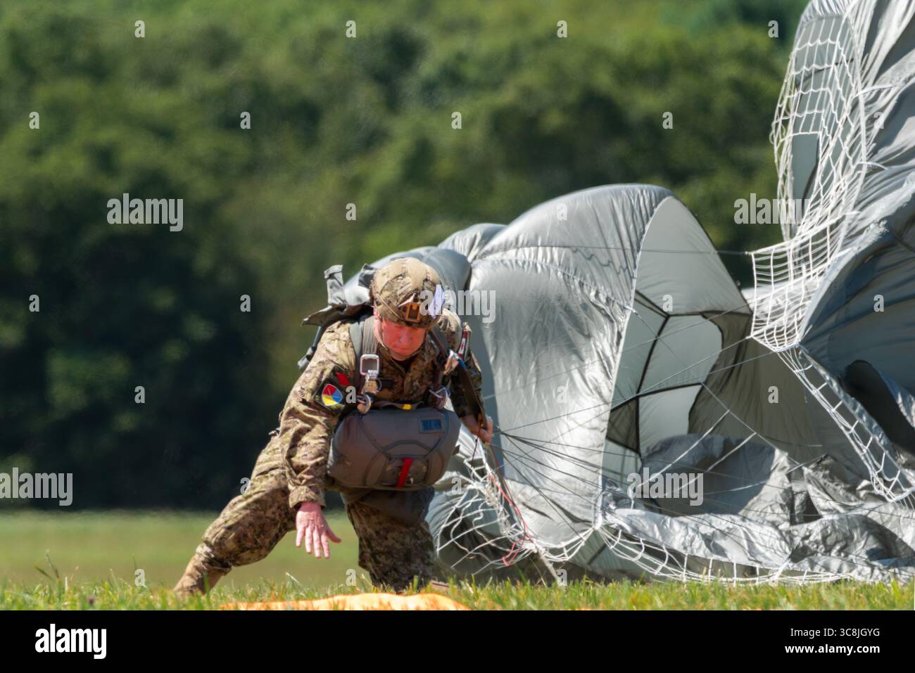 Soldier in uniform, competing at Leapfest International Airborne ...