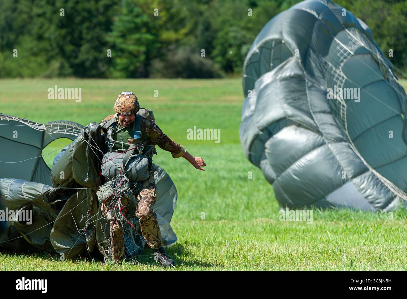 Soldier in uniform, competing at Leapfest International Airborne ...