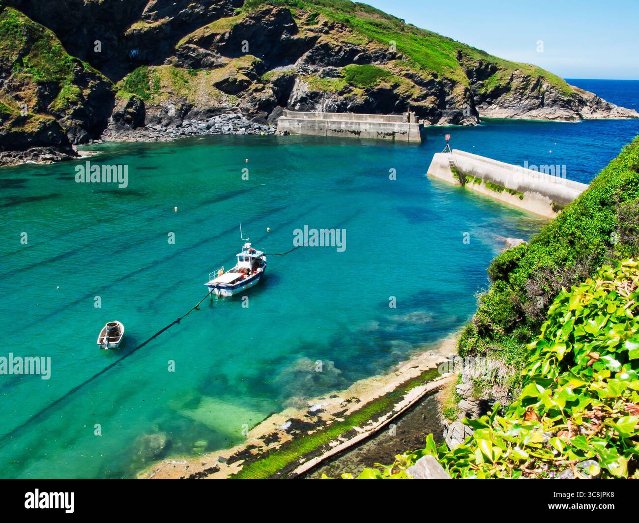 Port Isaac. A tranquil cove with turquoise water, boats, Doc Martin ...