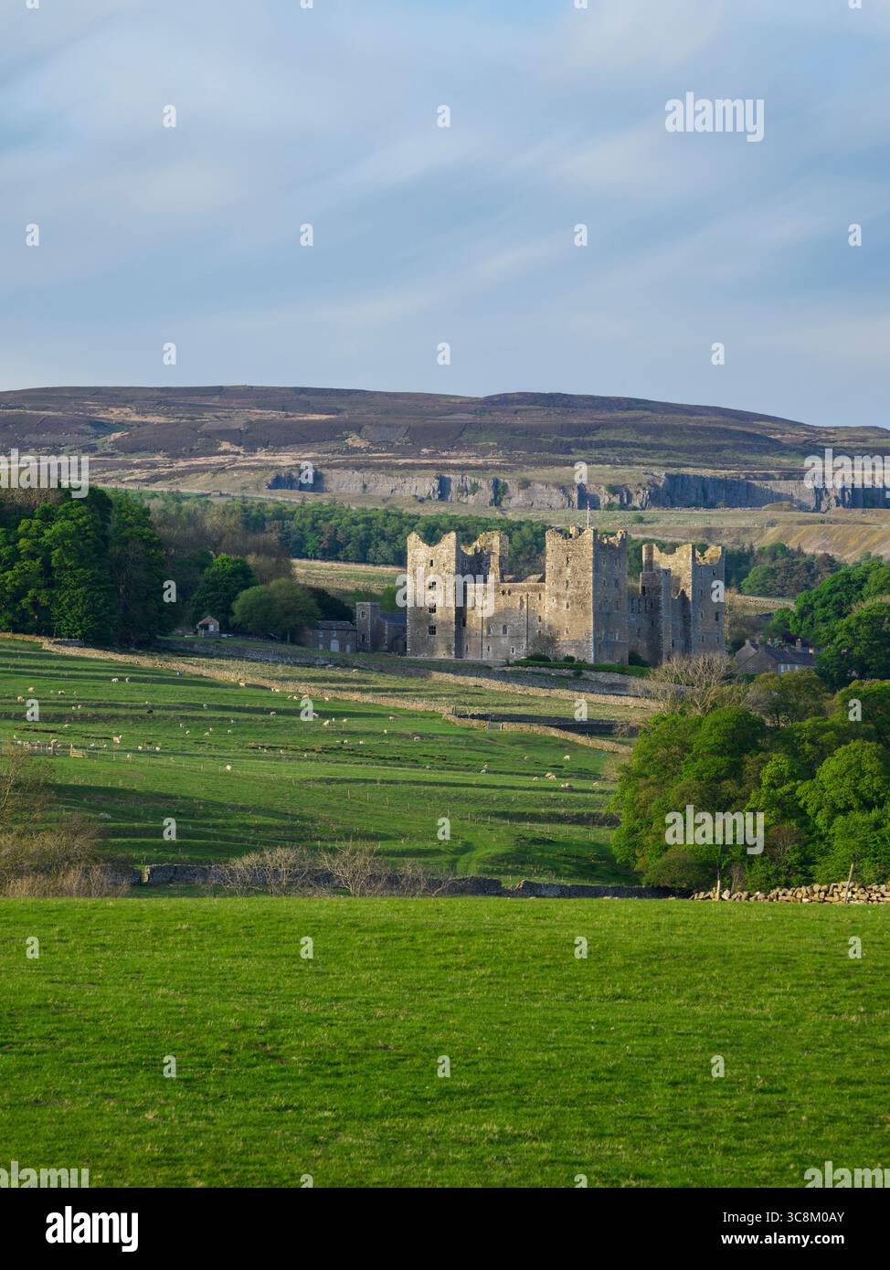Impressive historic well-preserved castle (beautiful setting, fortified ...