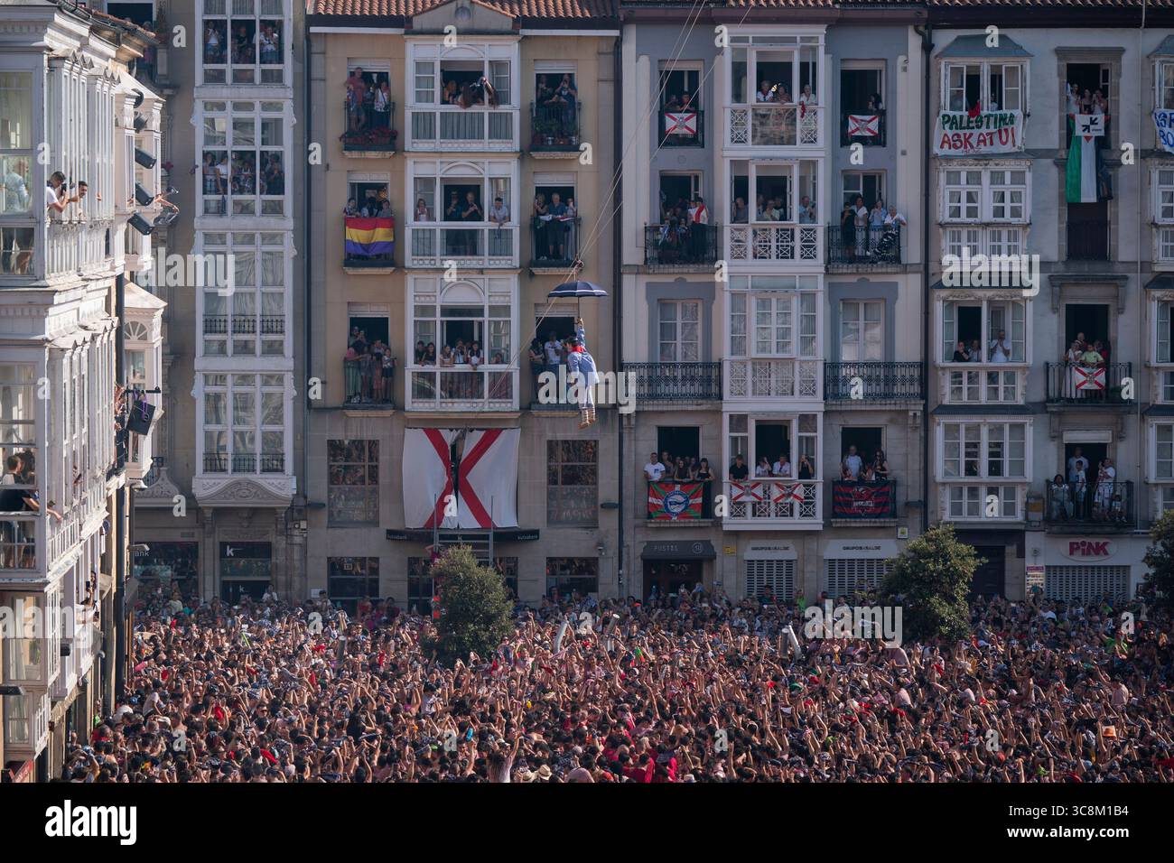 Dozens of people during the start of the festivities of 'La Blanca ...